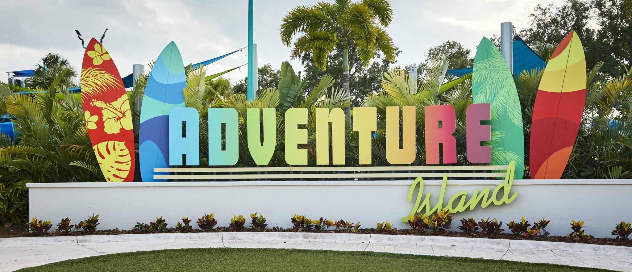 Theme Park Signage & Wayfinding l Creative Sign Designs